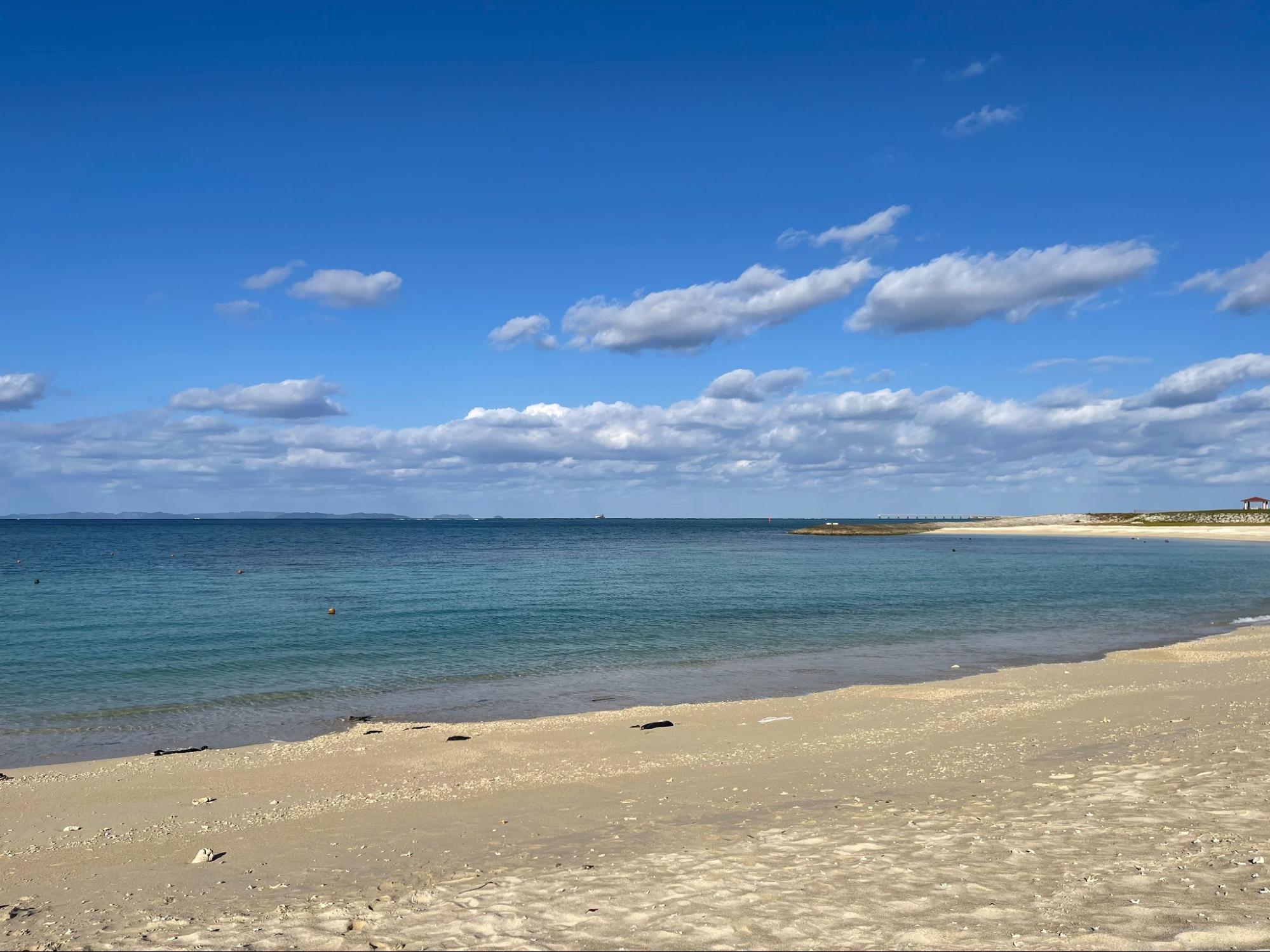 距離那霸機場超近！沖繩必買購物天堂「iias沖繩豐崎」！結合DMM Kariyushi水族館、豐崎美麗SUN海灘的優質沖繩自駕行程 | 步步日本